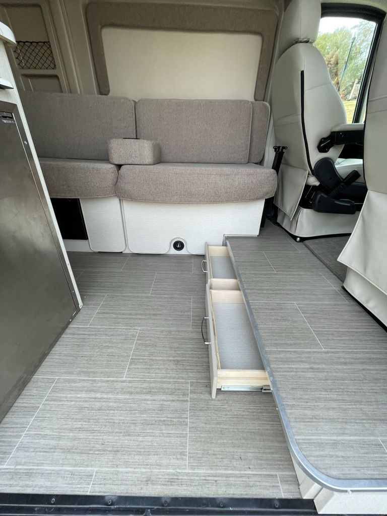 2022 Thor Motor Coach Rize 18M - National Vehicle