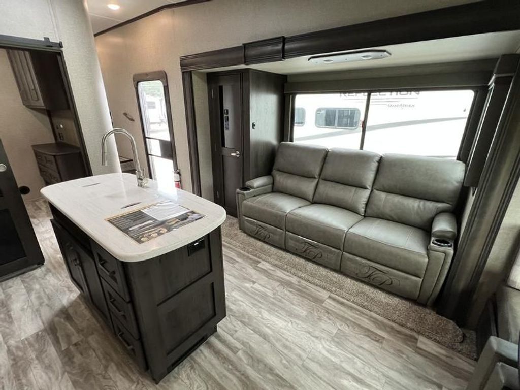 2021 Grand Design Reflection 31MB - National Vehicle