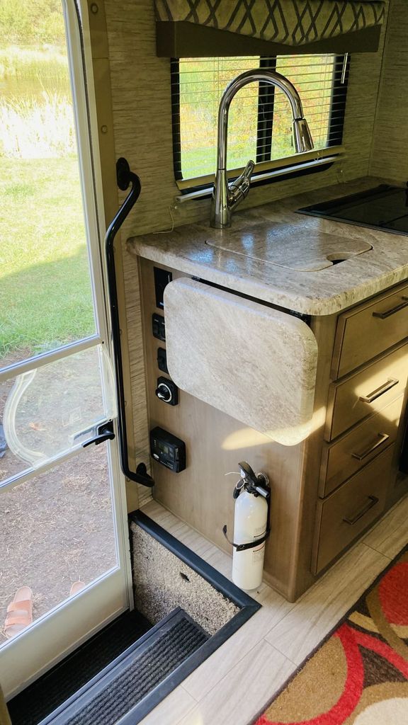 2021 Thor Motor Coach Quantum SE22 - National Vehicle