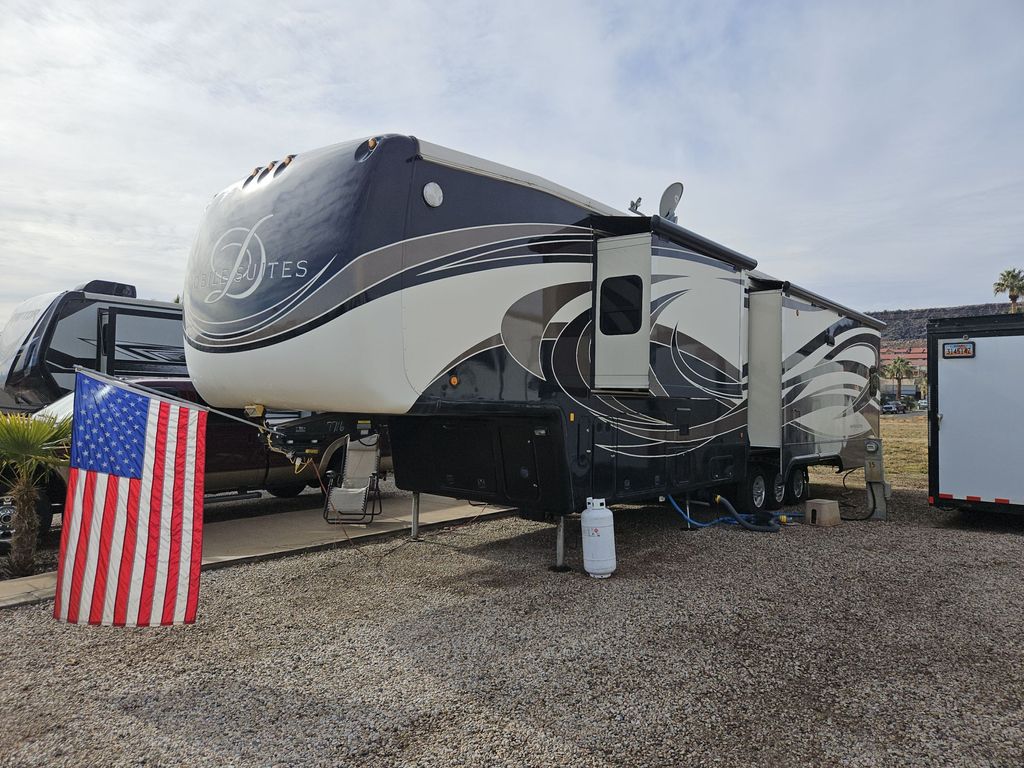 2015 DRV Mobile Suites 44 Houston - National Vehicle