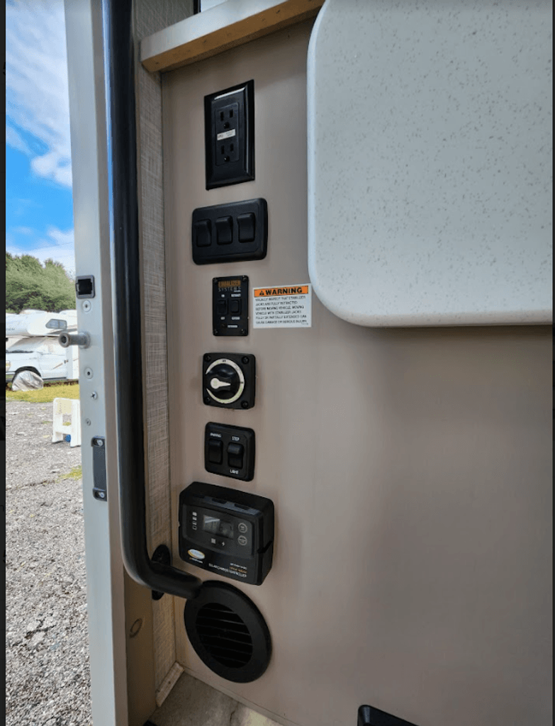 2022 Thor Motor Coach Quantum LC25 - National Vehicle