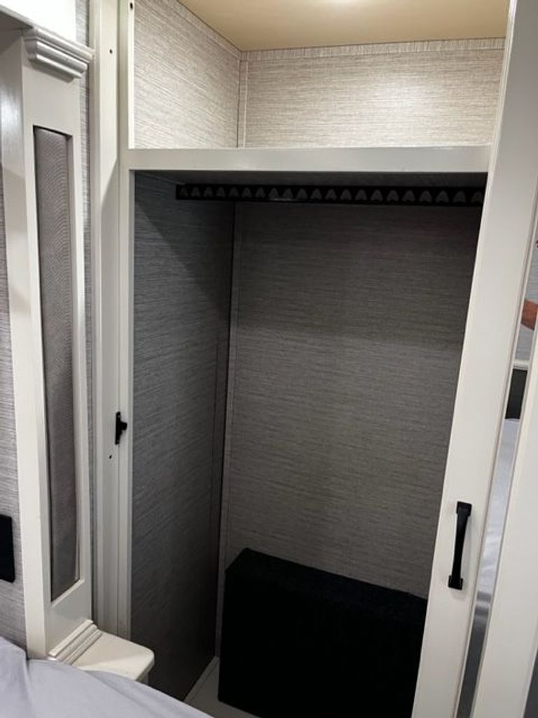 2022 Vanleigh Beacon 41FLB - National Vehicle