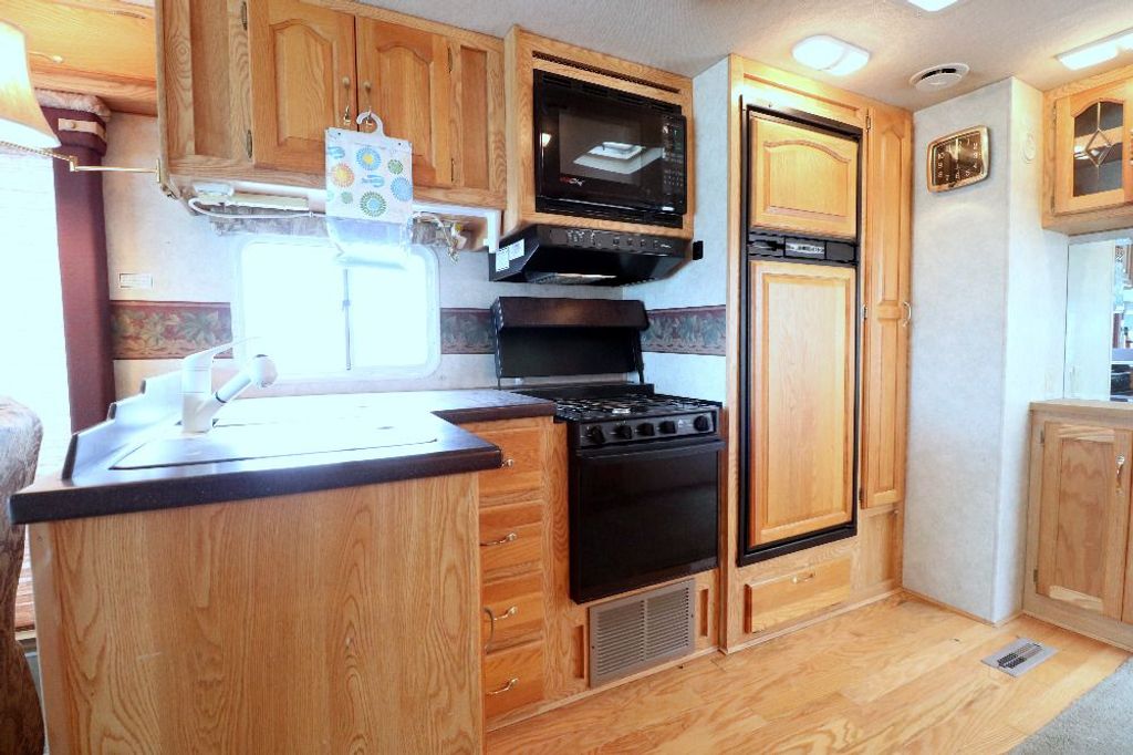 1999 Damon Intruder 349 - National Vehicle