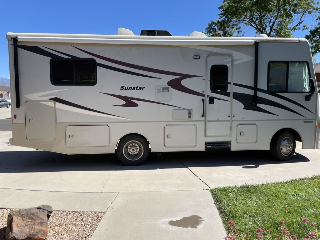 2015 Itasca Sunstar 26HE - National Vehicle