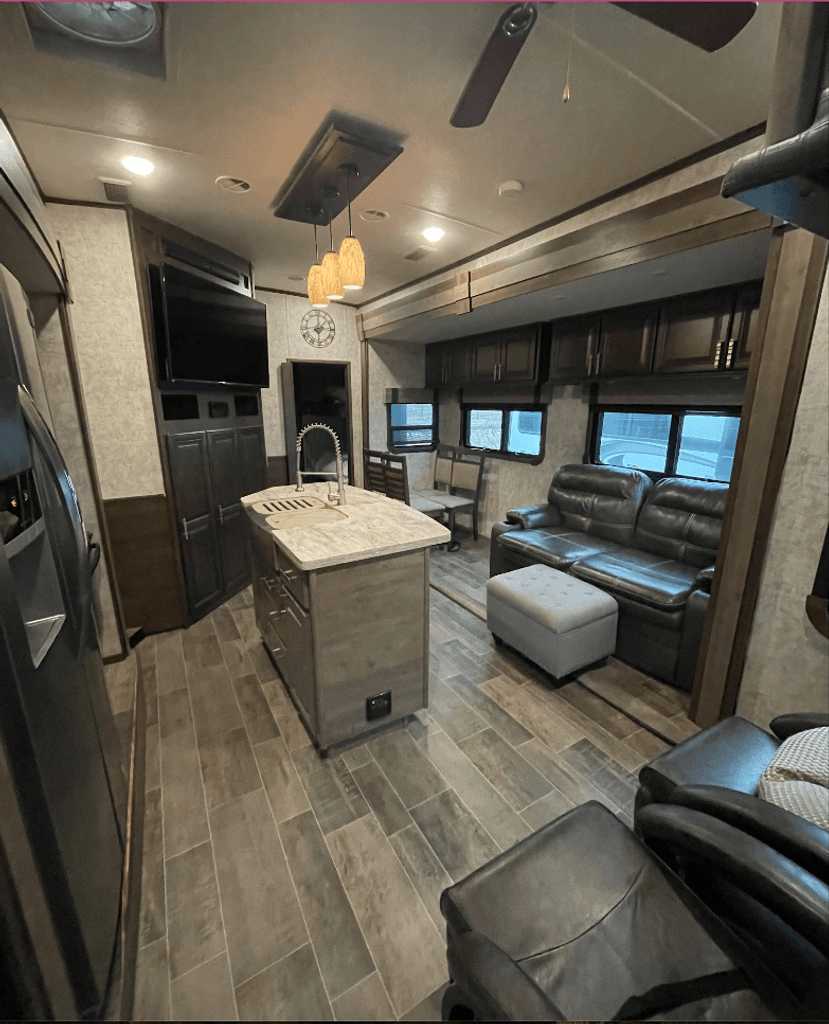 2017 Highland Ridge 3X 427BHS - National Vehicle