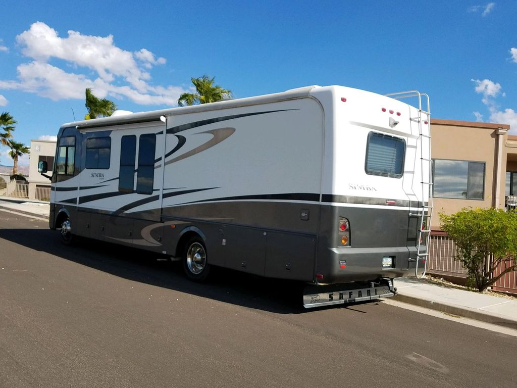 2005 Safari Simba 33PBD - National Vehicle