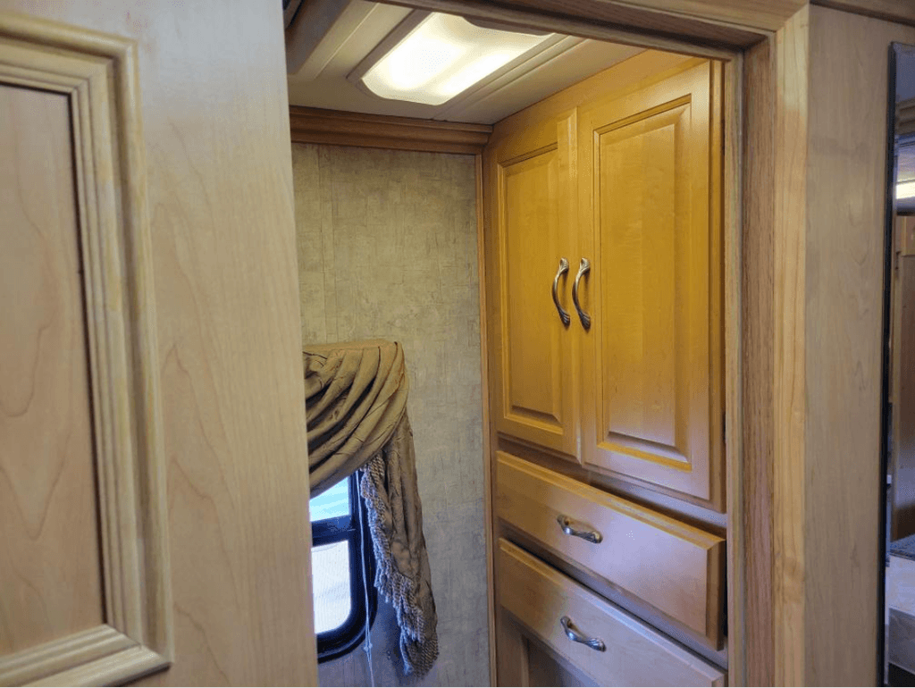 2006 Coachmen Cross Country SE 372DS - National Vehicle