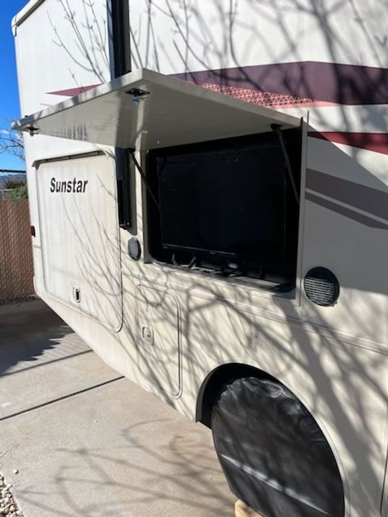 2019 Winnebago Sunstar 29VE - National Vehicle