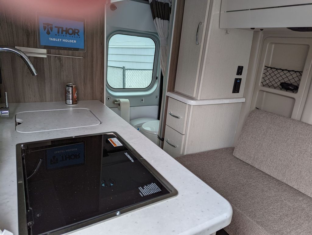 2022 Thor Motor Coach Rize 18M - National Vehicle