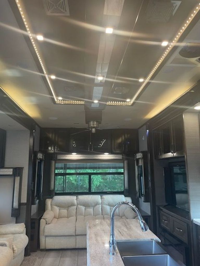 2020 Vanleigh Beacon 39FBB - National Vehicle