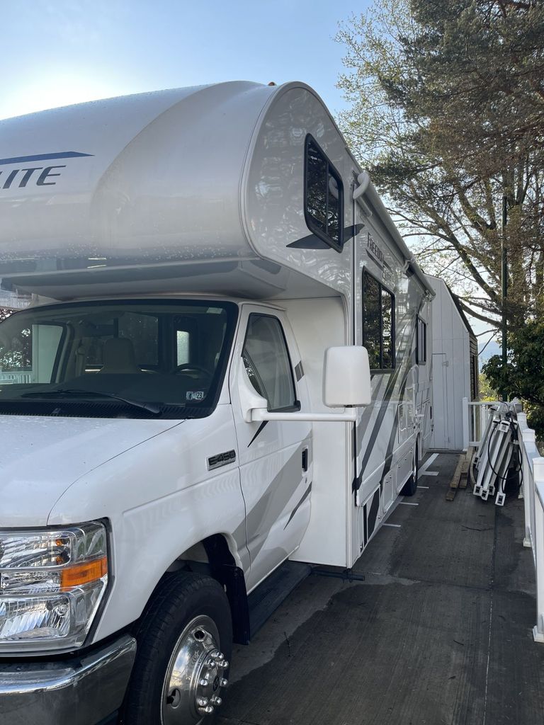 2021 Thor Motor Coach Freedom Elite 27FE - National Vehicle
