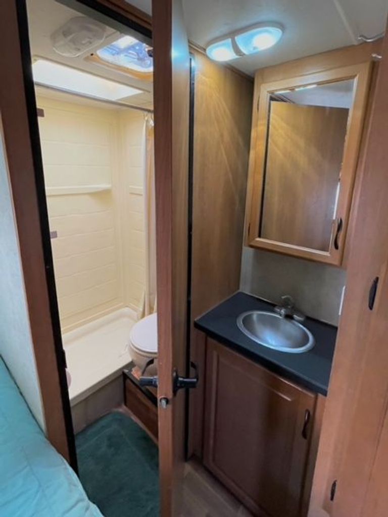 2013 Thor Motor Coach Majestic 23A - National Vehicle