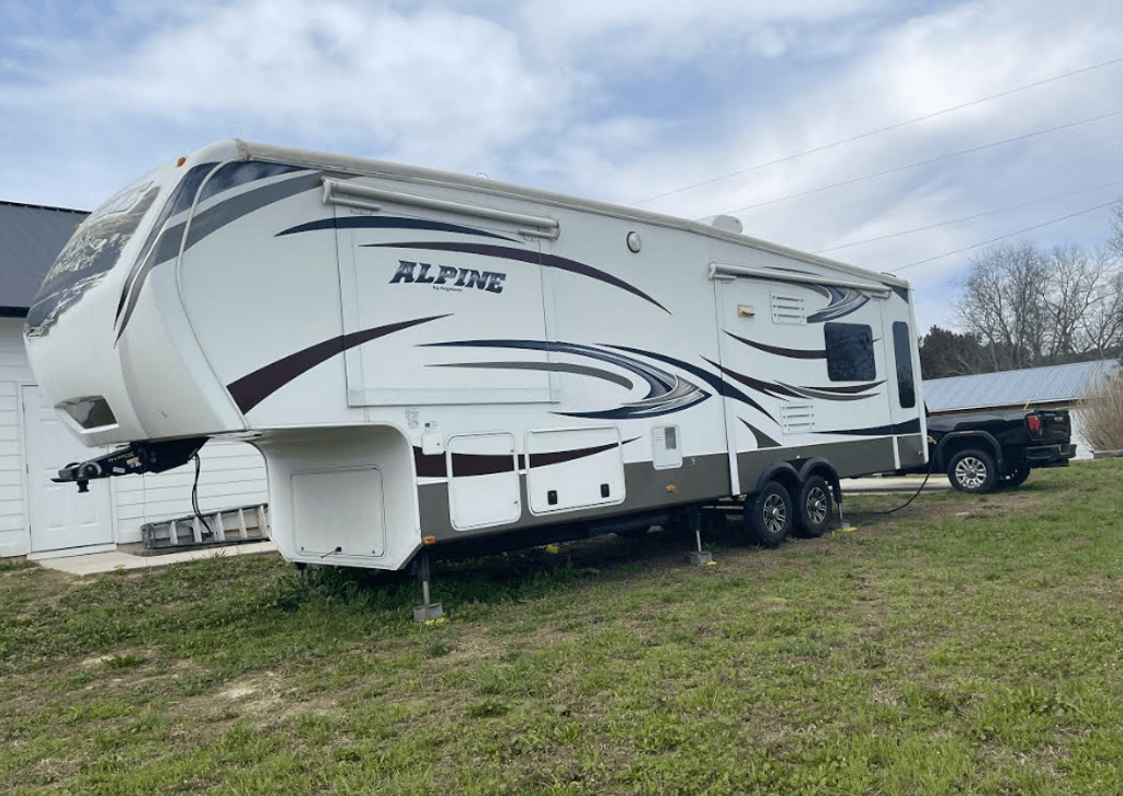 2014 Keystone Alpine 3250RL - National Vehicle