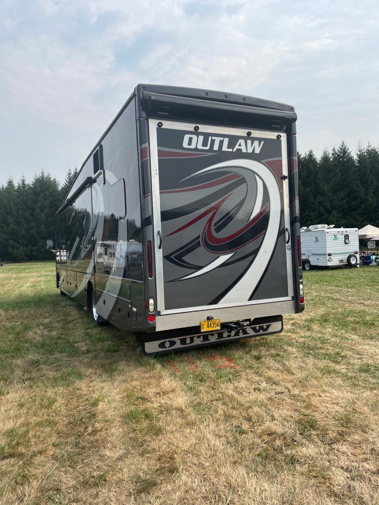2020 Thor Motor Coach Outlaw 38MB - National Vehicle