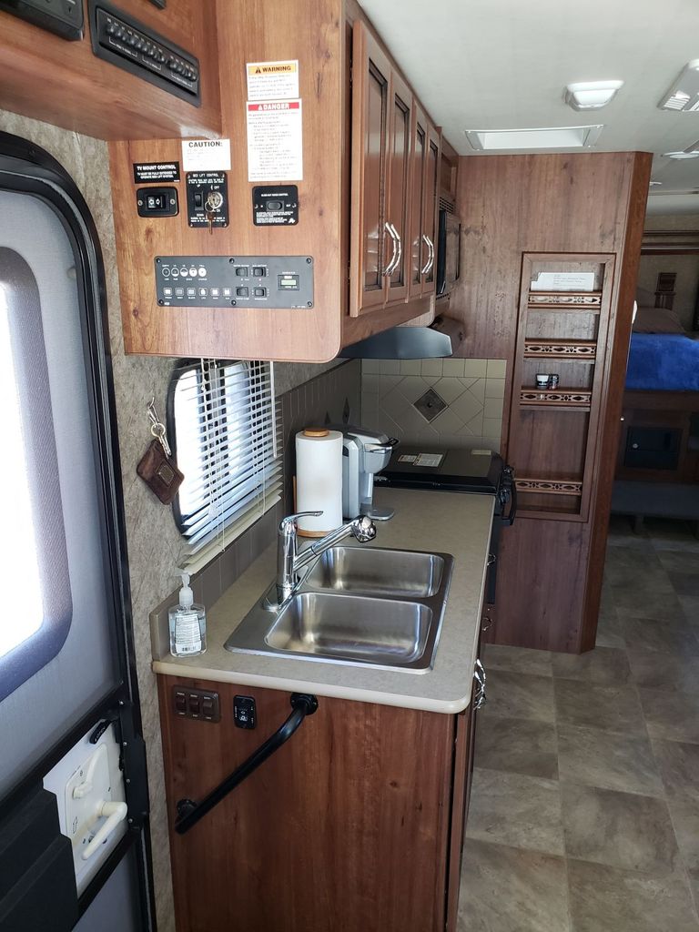 2014 Fleetwood Storm 28F - National Vehicle