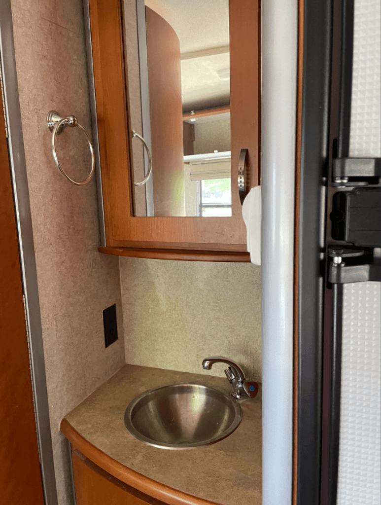 2008 Winnebago View 24J - National Vehicle