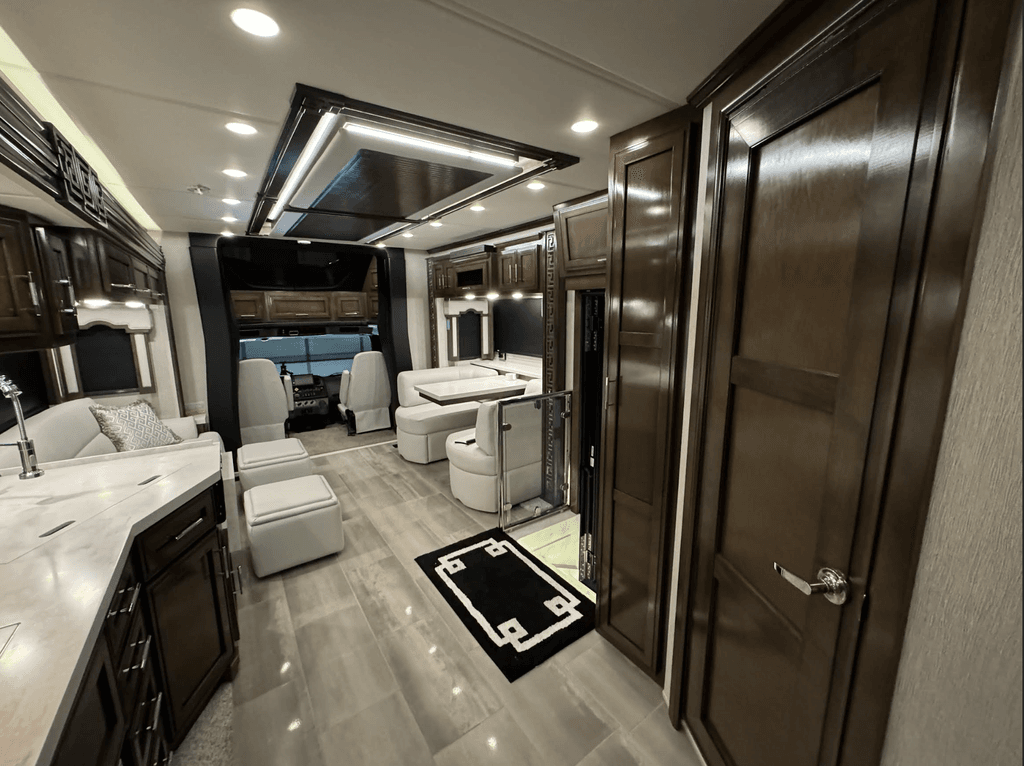 2023 Newmar Super Star Super C 4059 - National Vehicle