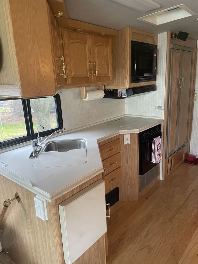 2000 Pace-Arrow Vision 36B - National Vehicle