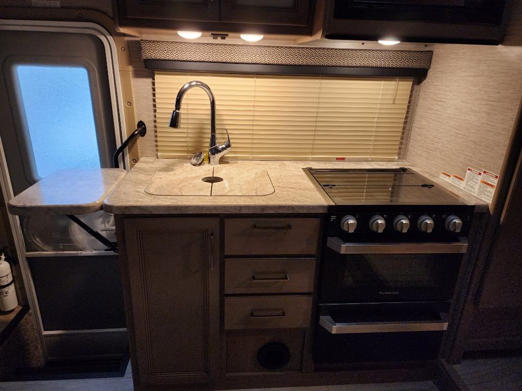 2021 Thor Motor Coach Daybreak 24DB - National Vehicle