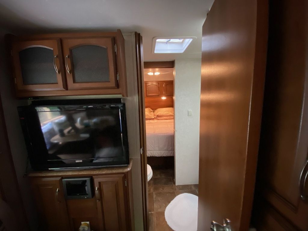 2012 Coachmen Freedom Express 281RLDS - National Vehicle