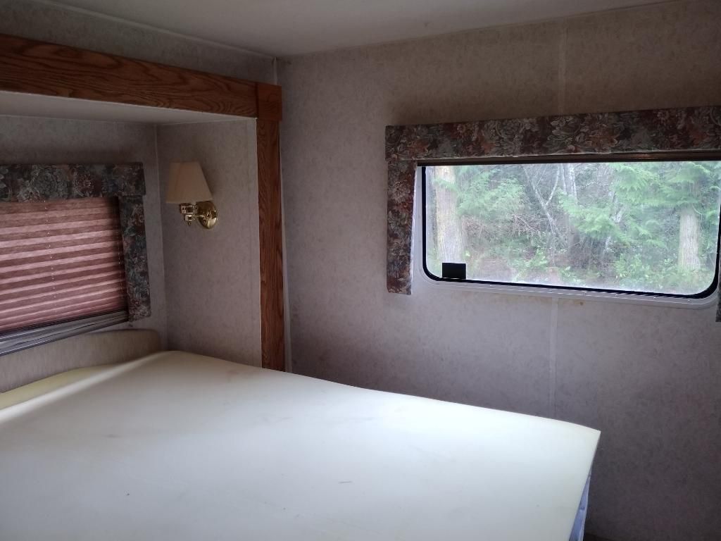 1999 Gulf Stream Conquest Limited Edition 6266 - National Vehicle