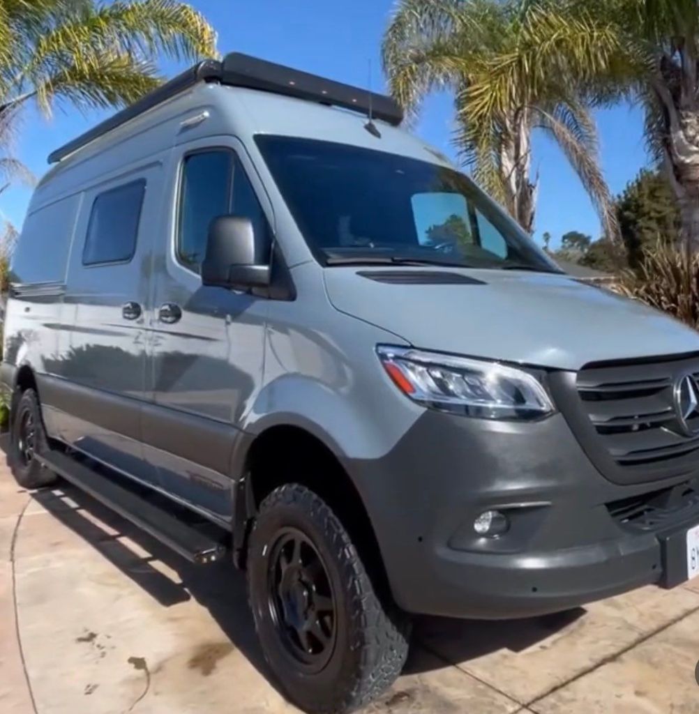 2022 Winnebago Revel 44E 4x4 - National Vehicle