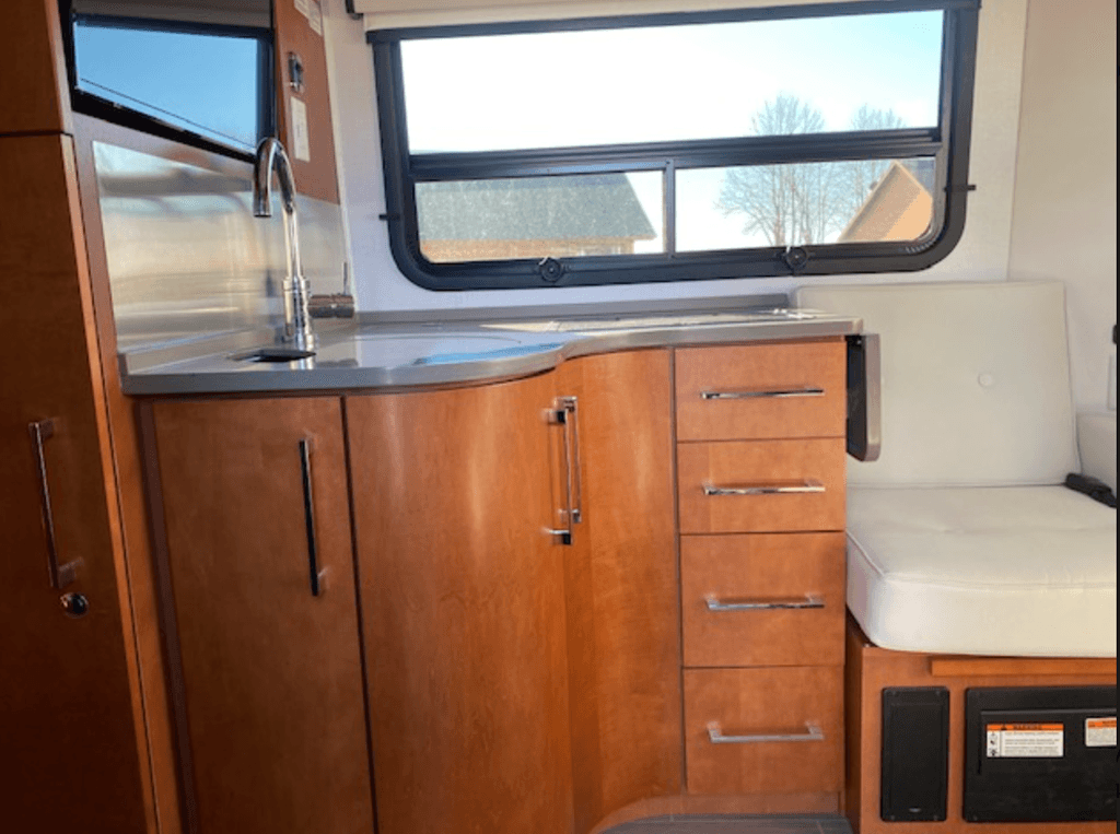 2020 Leisure Travel Van Unity U24TB - National Vehicle