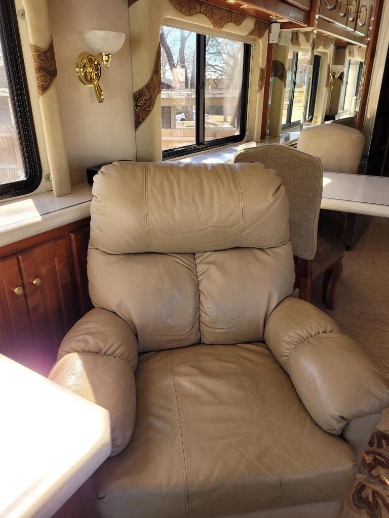 2002 Monaco Signature Supreme - National Vehicle