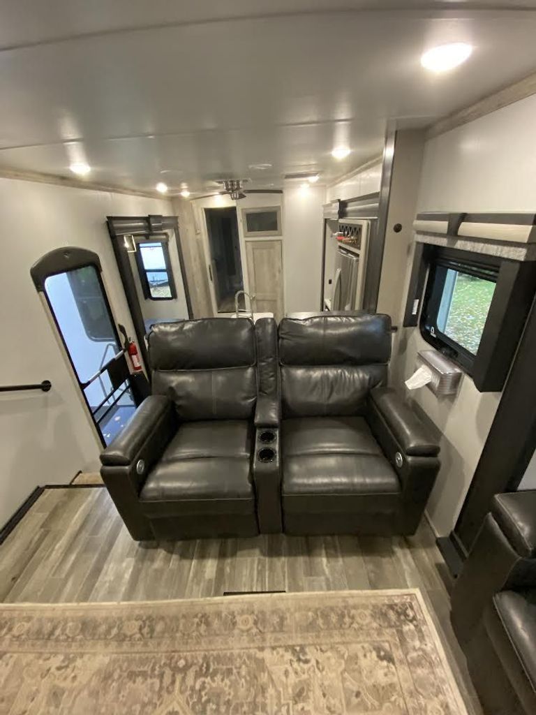 2021 Keystone Alpine 3700FL - National Vehicle