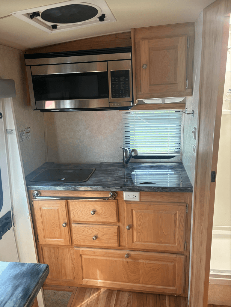2018 Phoenix Cruiser Motorhome 2400 - National Vehicle
