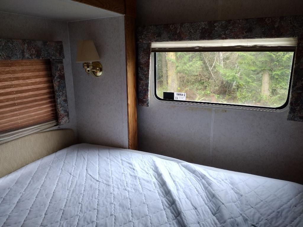 1999 Gulf Stream Conquest Limited Edition 6266 - National Vehicle