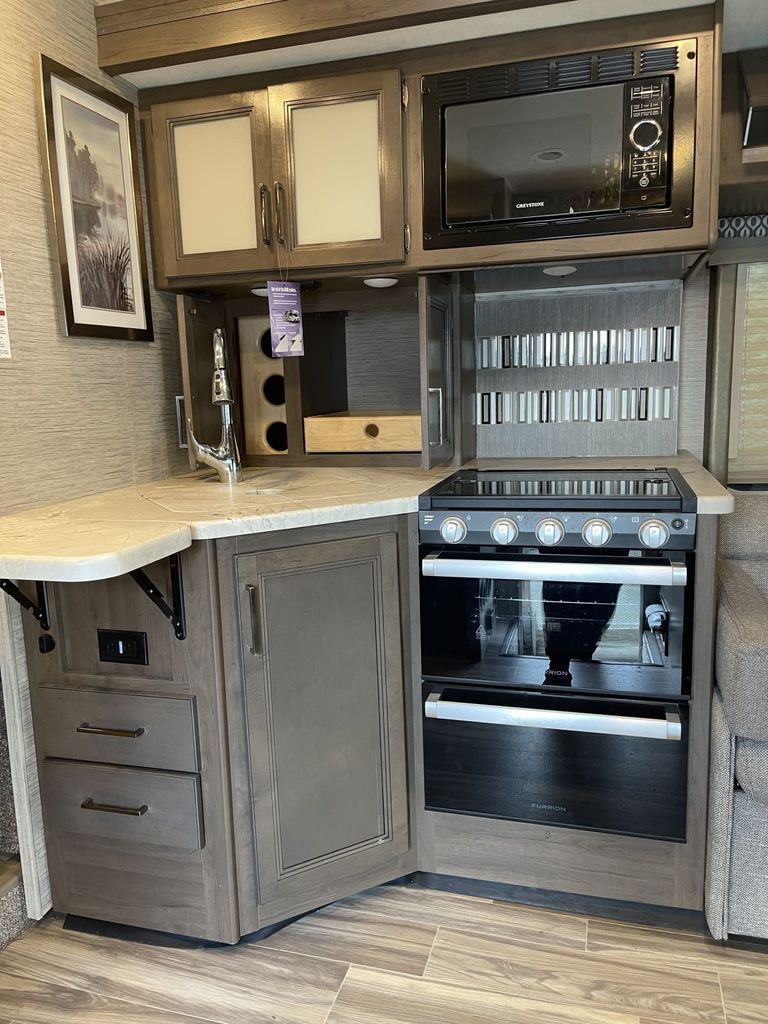 2021 Thor Motor Coach Freedom Elite 27FE - National Vehicle