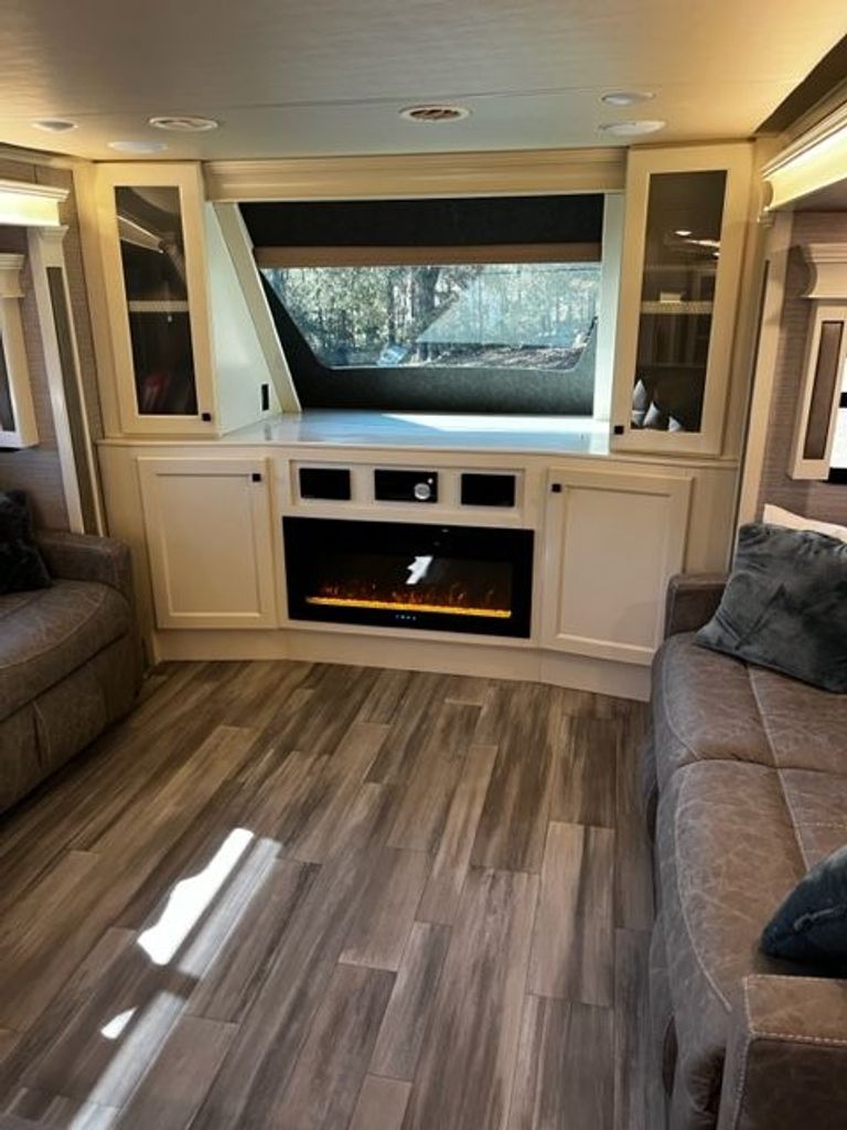 2022 Vanleigh Beacon 41FLB - National Vehicle