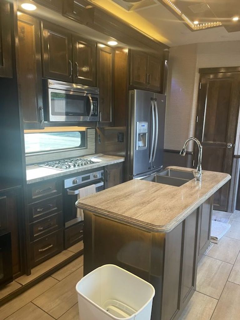 2020 Vanleigh Beacon 39FBB - National Vehicle