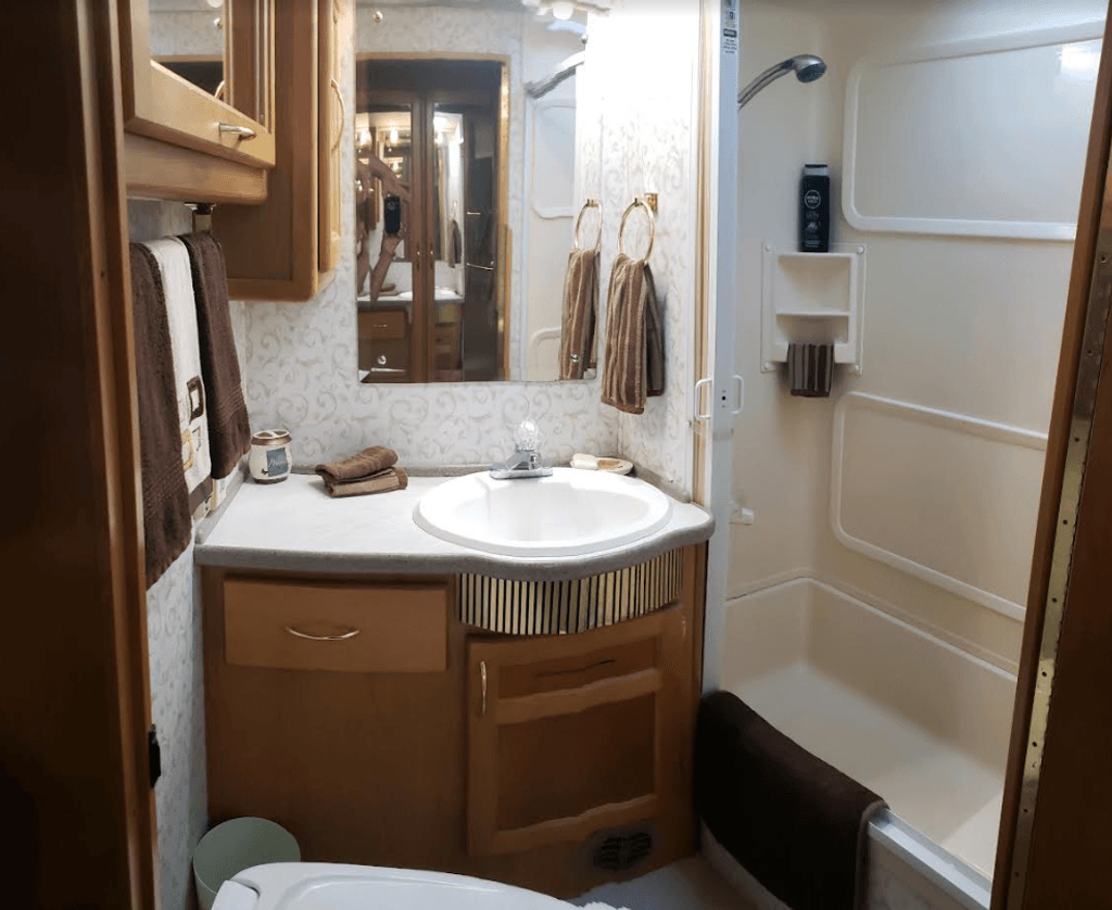 1999 Fleetwood Southwind 32V - National Vehicle