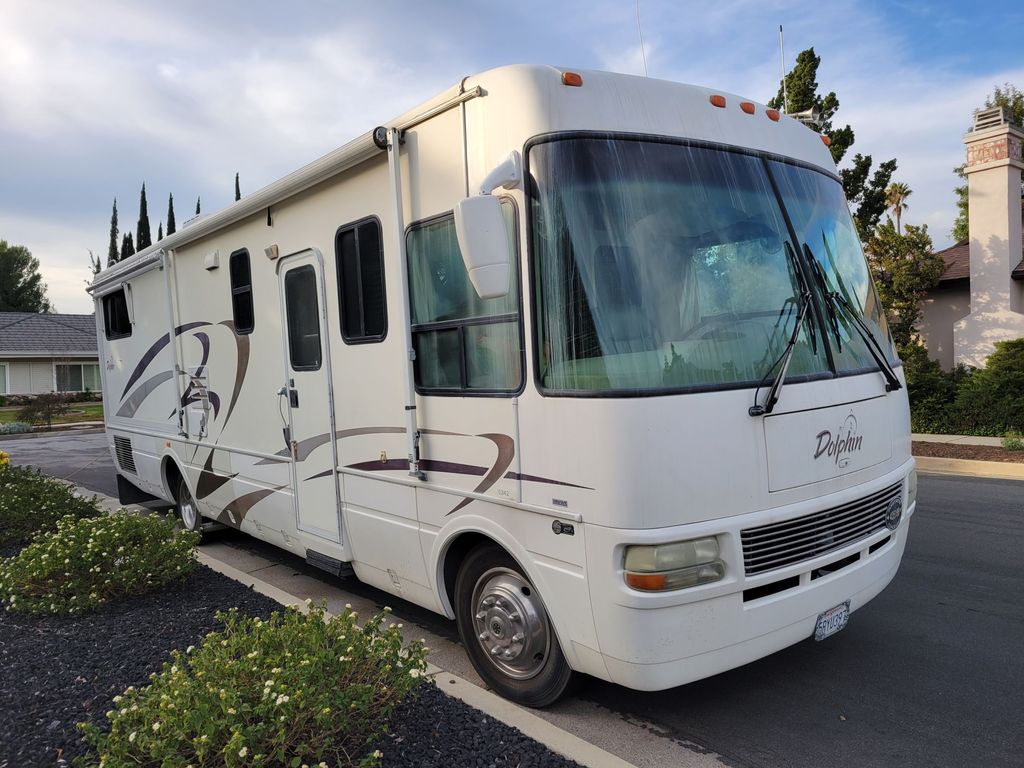 2004 National RV Dolphin 5342 - National Vehicle