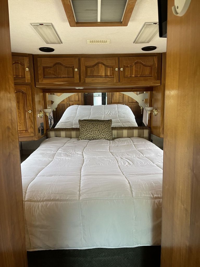 1998 Monaco Executive - National Vehicle