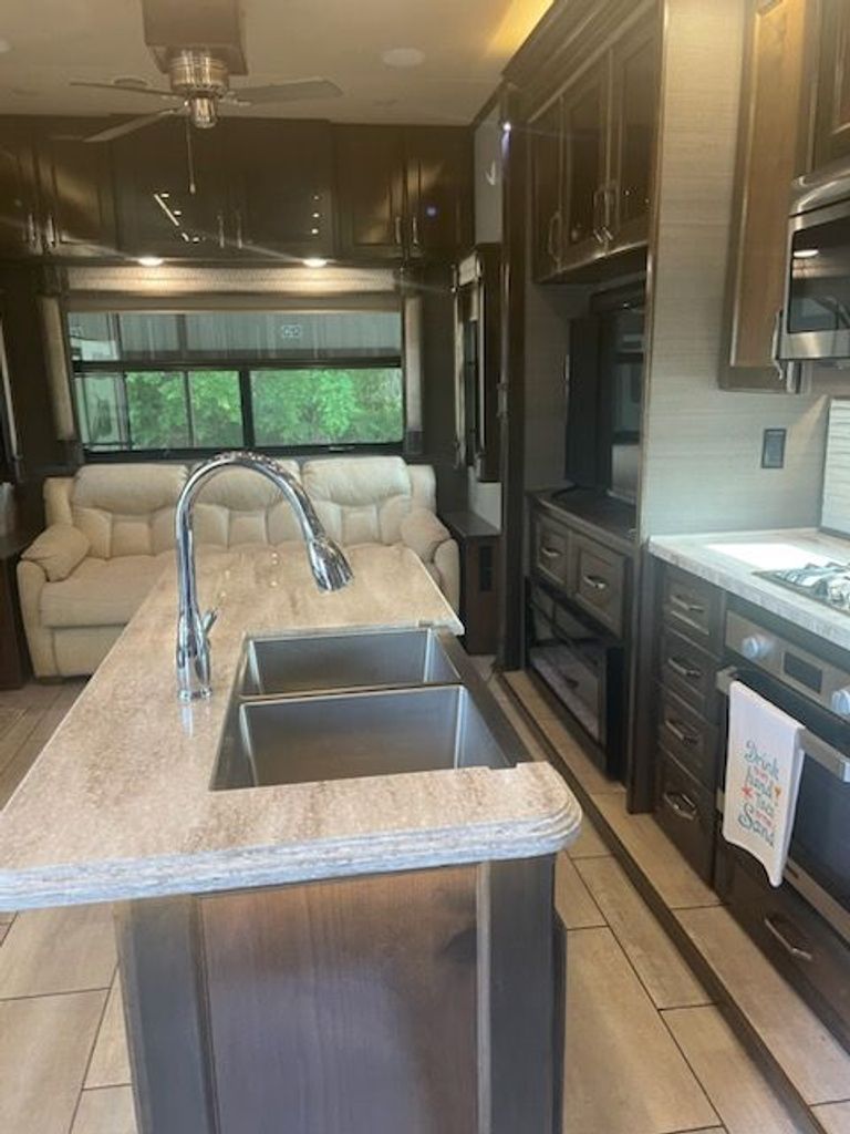 2020 Vanleigh Beacon 39FBB - National Vehicle