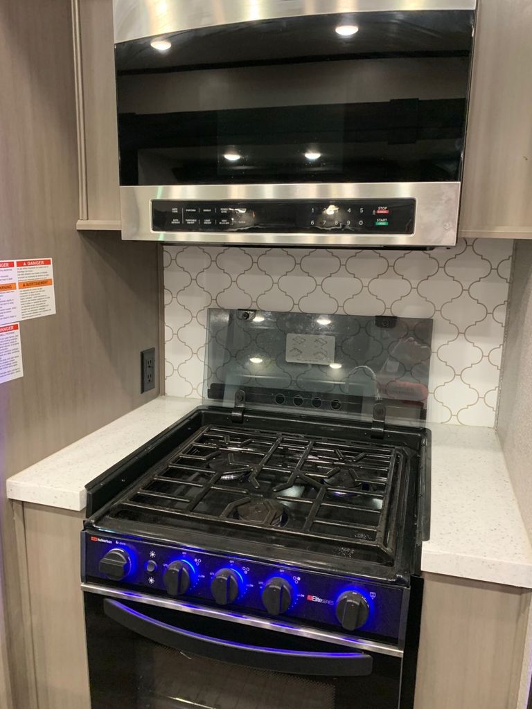 2021 Highland Ridge Mesa Ridge XLT 364BHS - National Vehicle