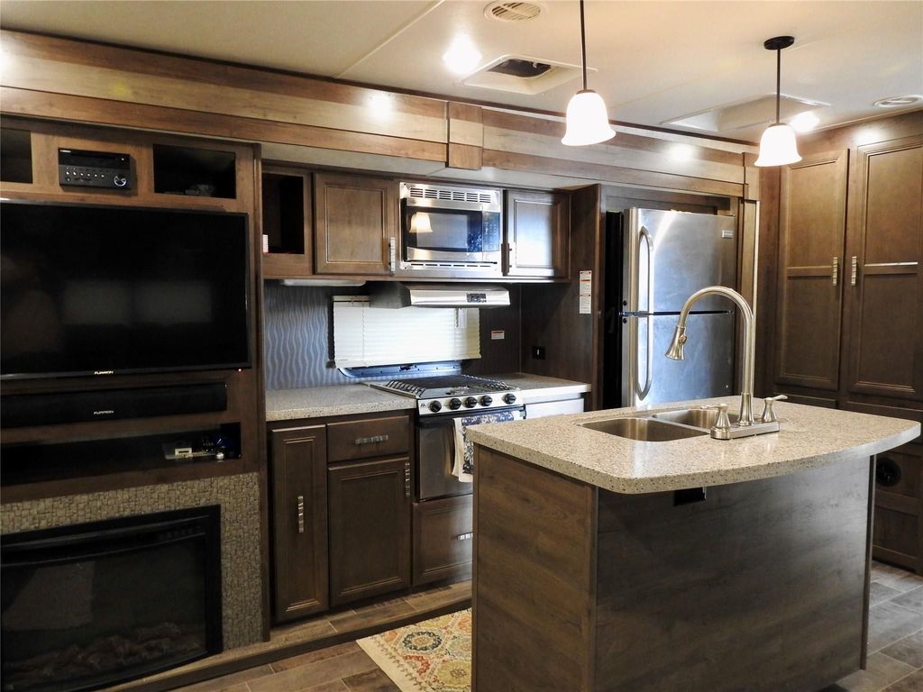 2017 Open Range Roamer 323RLS - National Vehicle