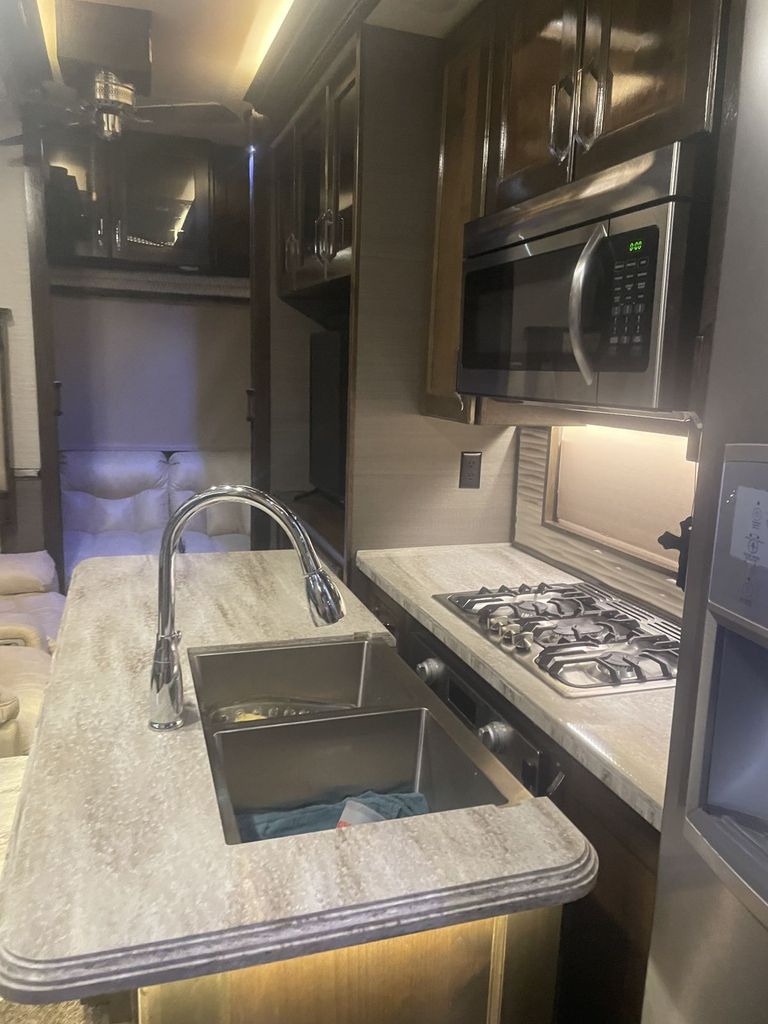 2020 Vanleigh Beacon 39FBB - National Vehicle