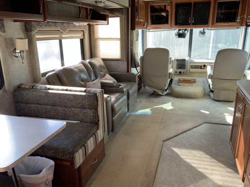 2006 Fleetwood Bounder 32W - National Vehicle