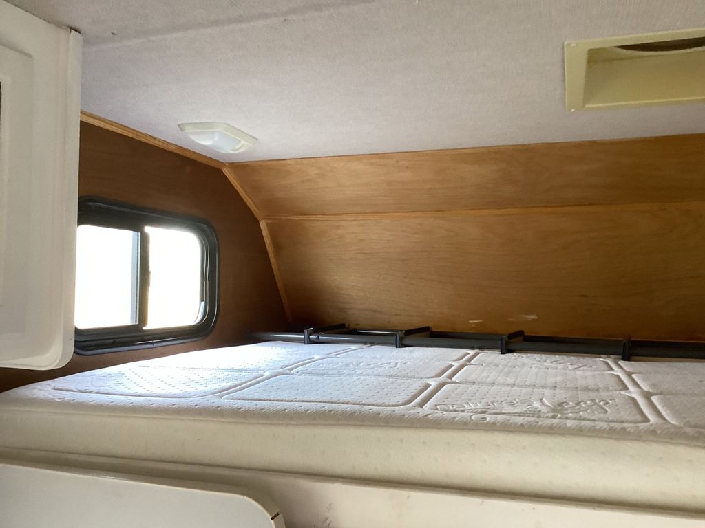 2004 Fleetwood Tioga 29V - National Vehicle