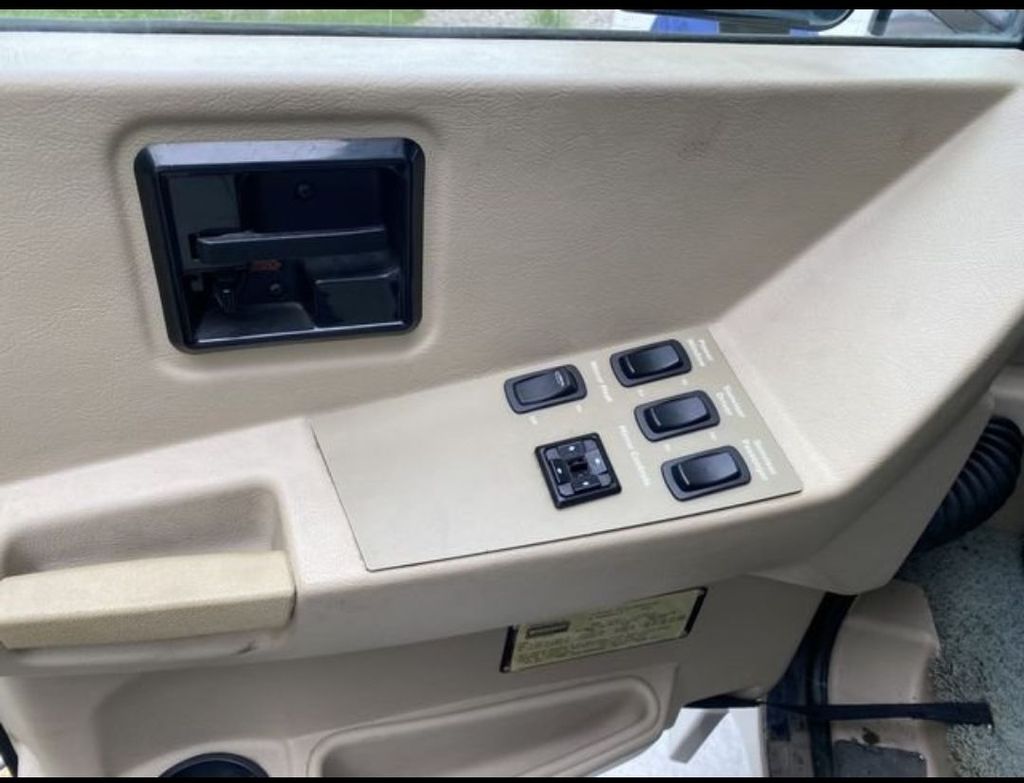 2005 Winnebago Adventurer 33V - National Vehicle