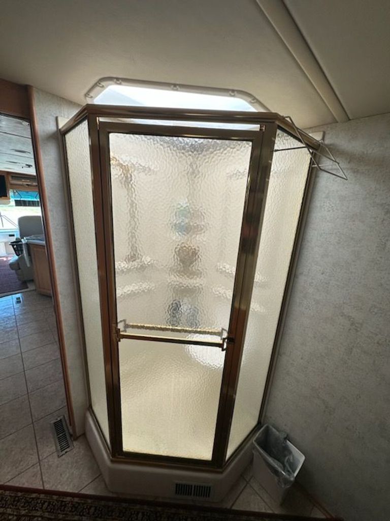 2005 Winnebago Journey 36G - National Vehicle