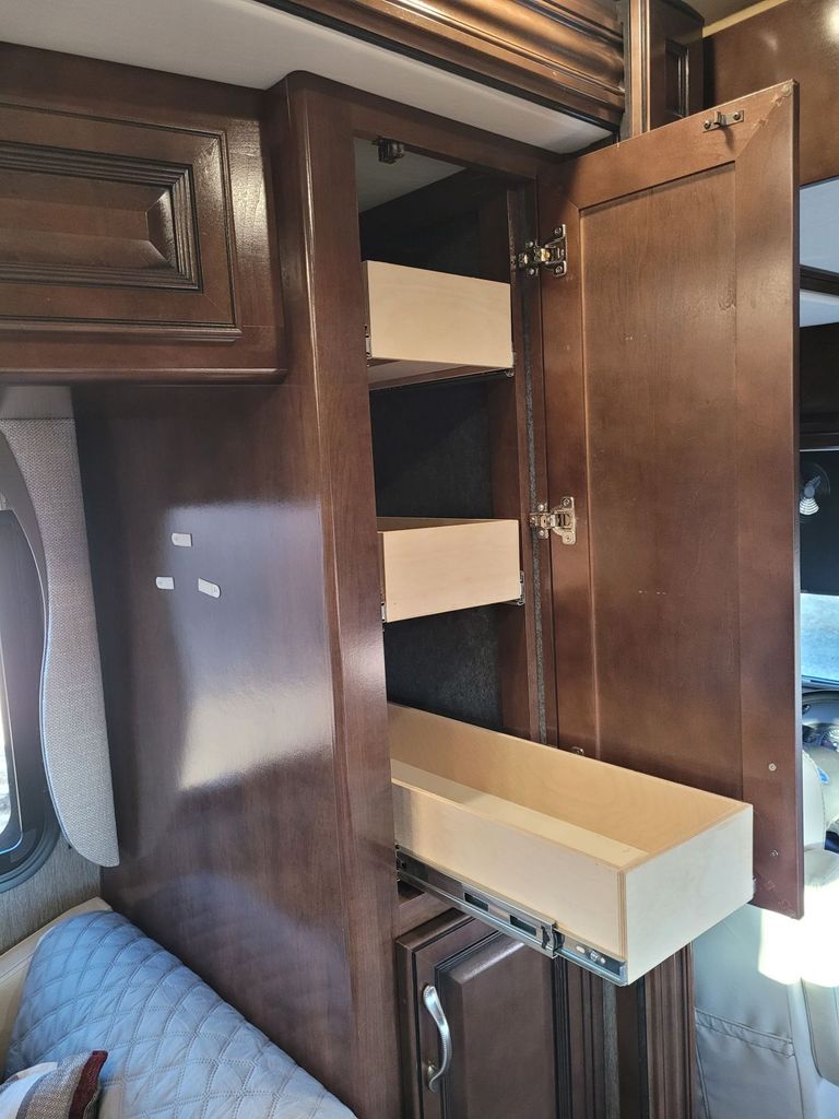 2020 Fleetwood Bounder 33C - National Vehicle