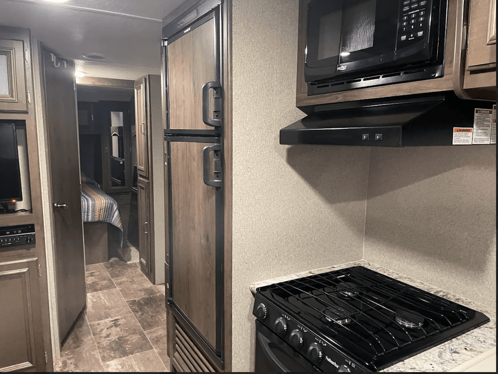 2018 Keystone Passport Ultra Lite 2520RLWE - National Vehicle