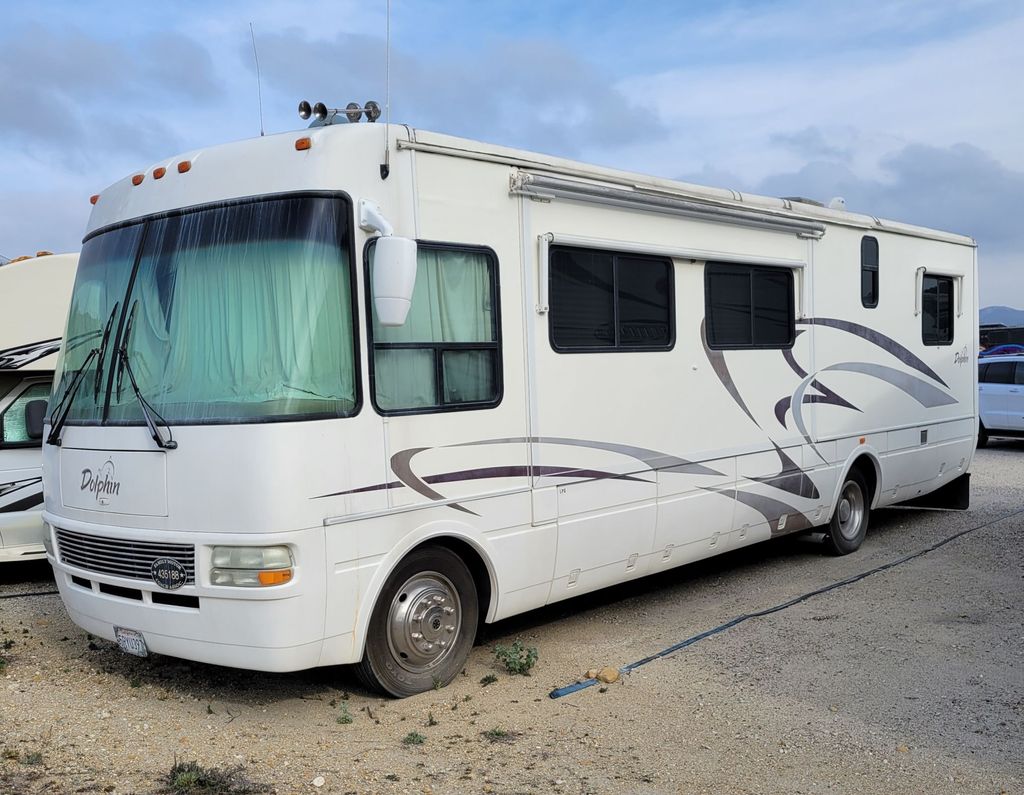 2004 National RV Dolphin 5342 - National Vehicle