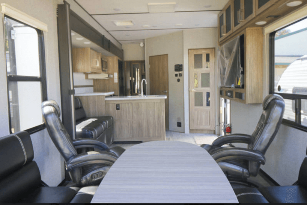 2019 Dutchmen Endurance 3316 - National Vehicle