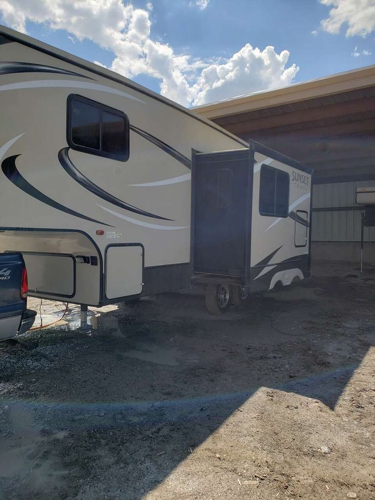 2015 Crossroads Sunset Trail Reserve 22RB - National Vehicle